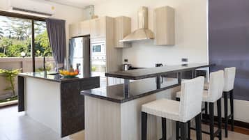 Villa Design, 3 quartos, vista para o jardim | Cozinha privada