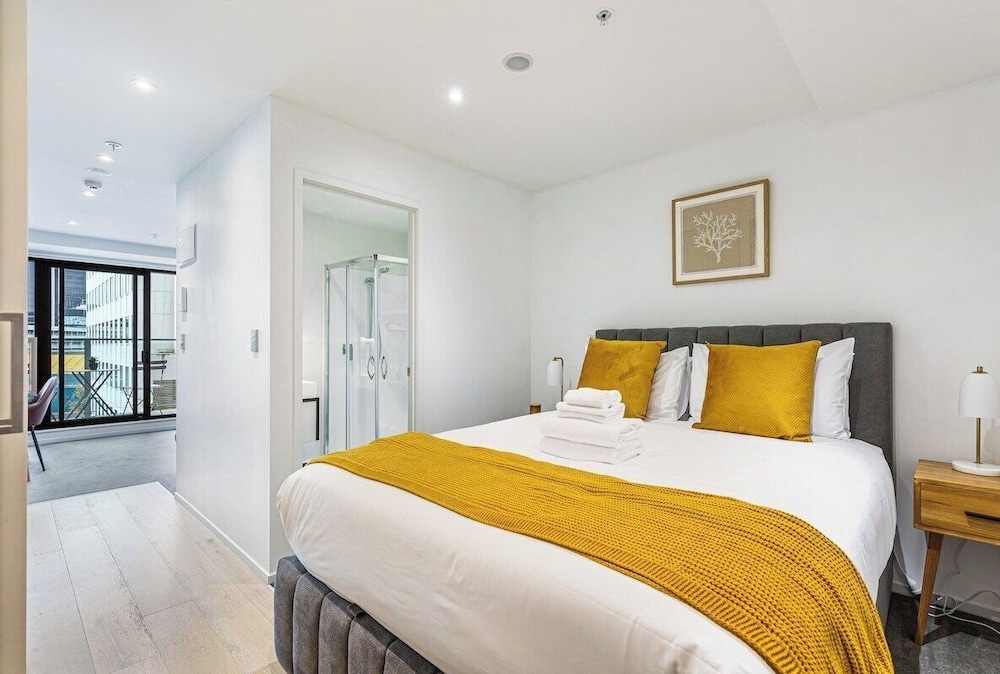 Stylish And Modern Apartment - Balcony And Pool! - Auckland