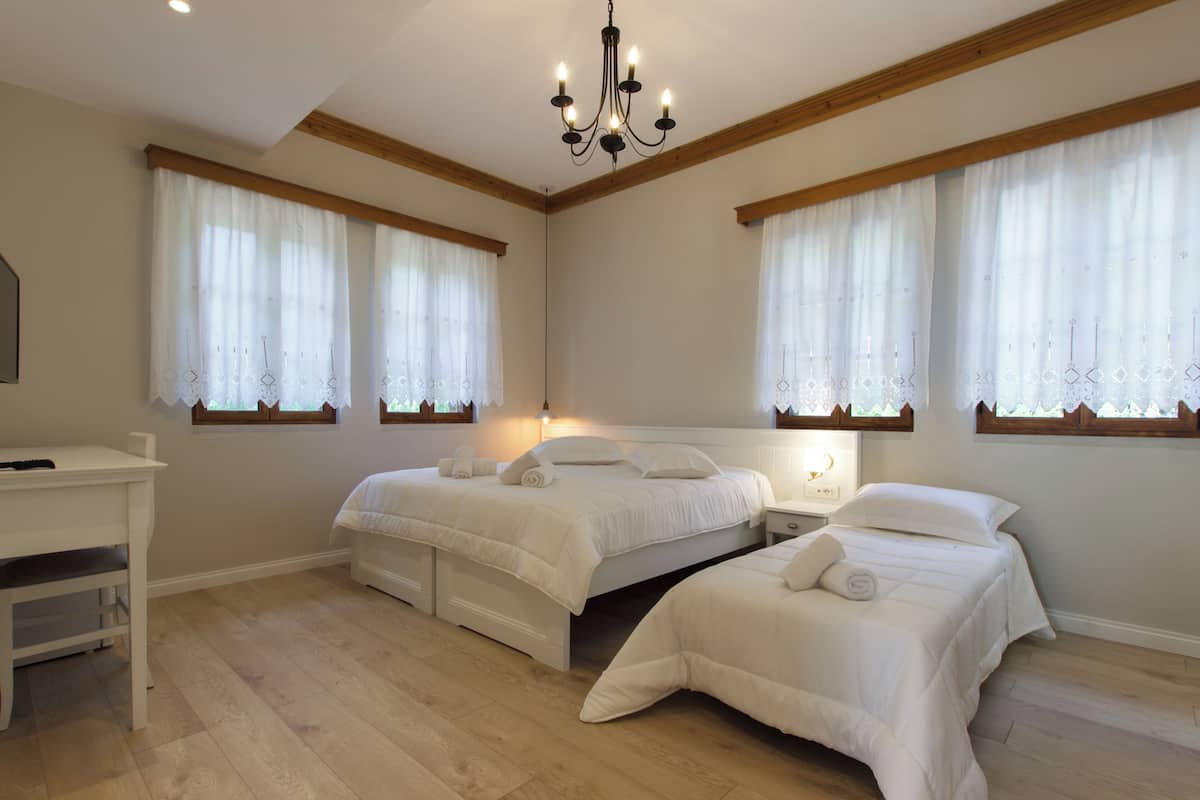 Quarto casal premium | Frigobar, escrivaninha, espaço de trabalho para notebook