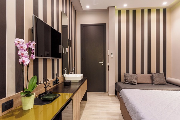 Quarto Triplo Básico | Minibar, cofre no quarto, secretária