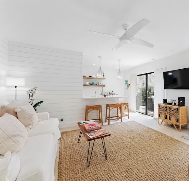 Beachside Modern Wellness Villa With Spacious Patio, Walk To The Beach - Jupiter, FL