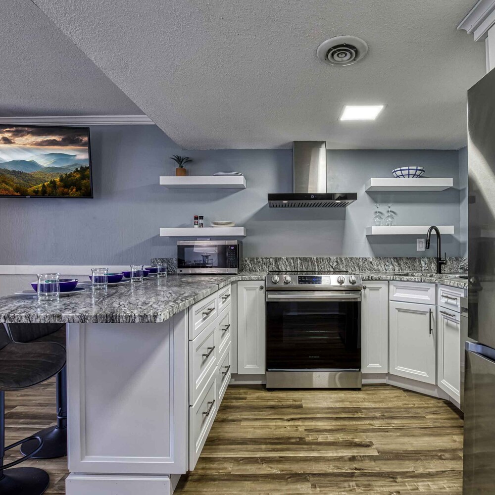 Newly Renovated 5 Star Condo Pool Gorgeous View - Dandridge, TN