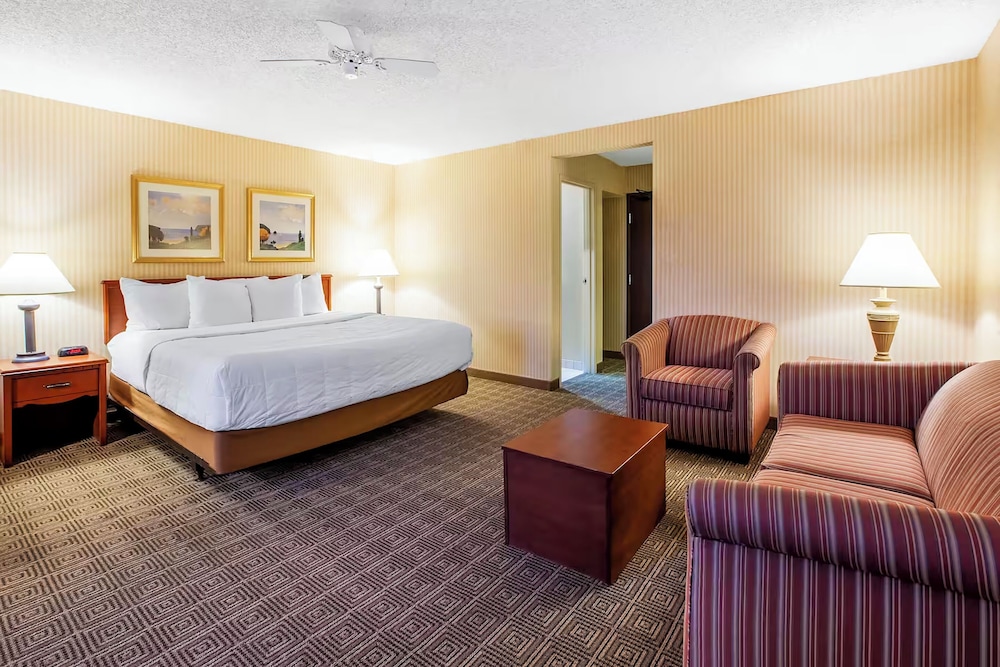Norwood Inn And Suites Detroit - 迪爾伯恩
