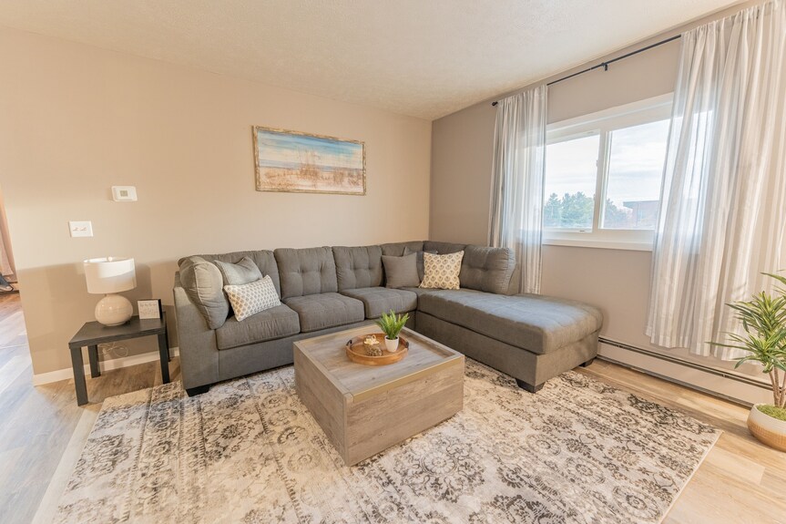 Lake Views, Cozy 2-bedroom Condo Newly Remodeled, Downtown Escanaba - Escanaba, MI