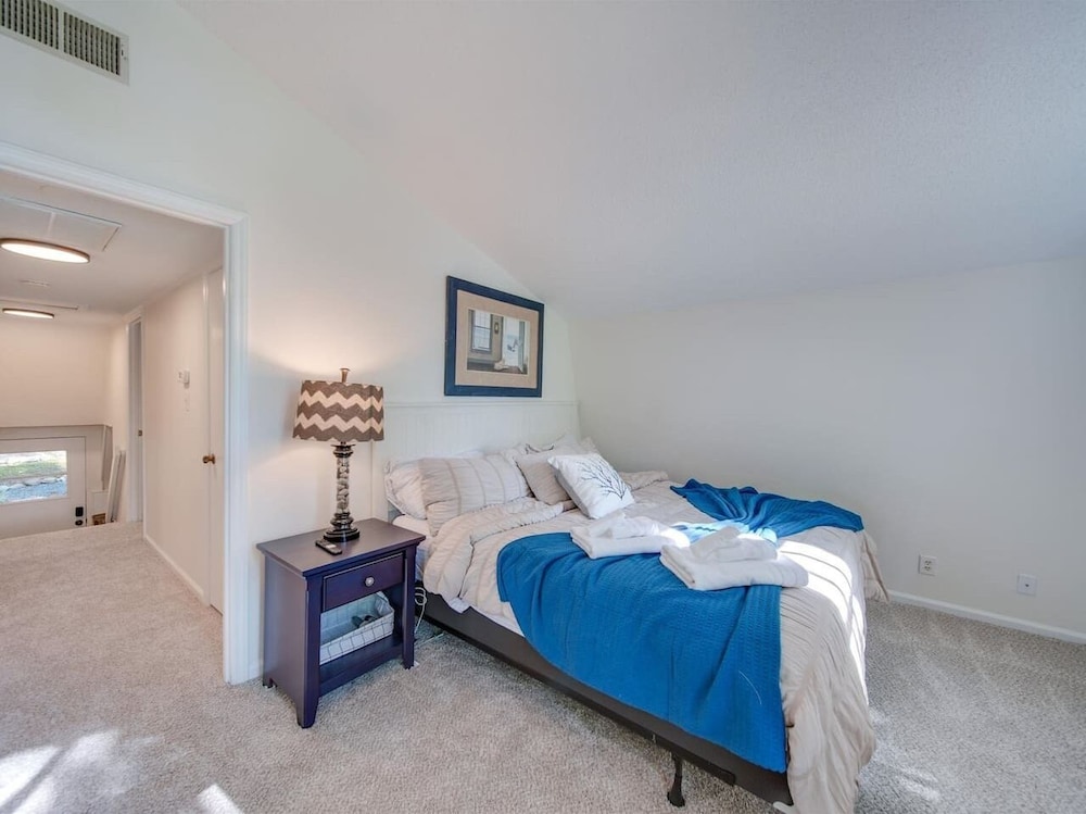 3br (5-bed) Cozy Lakefront Cottage - Lkn - Firepit - Mooresville, NC