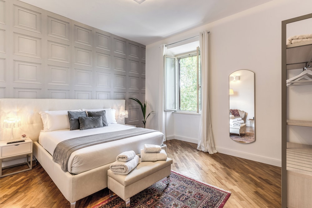 Deluxe Suite, Stunning View Of The Tiber River. Top Floor With Elevator - Rome