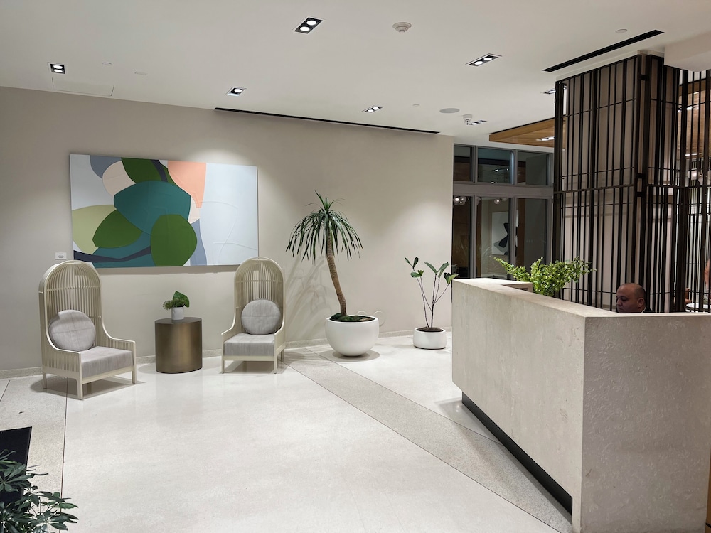 Resort Style Apartment With Beautiful Bay Views
Minimum 30 Days Rental - Miami