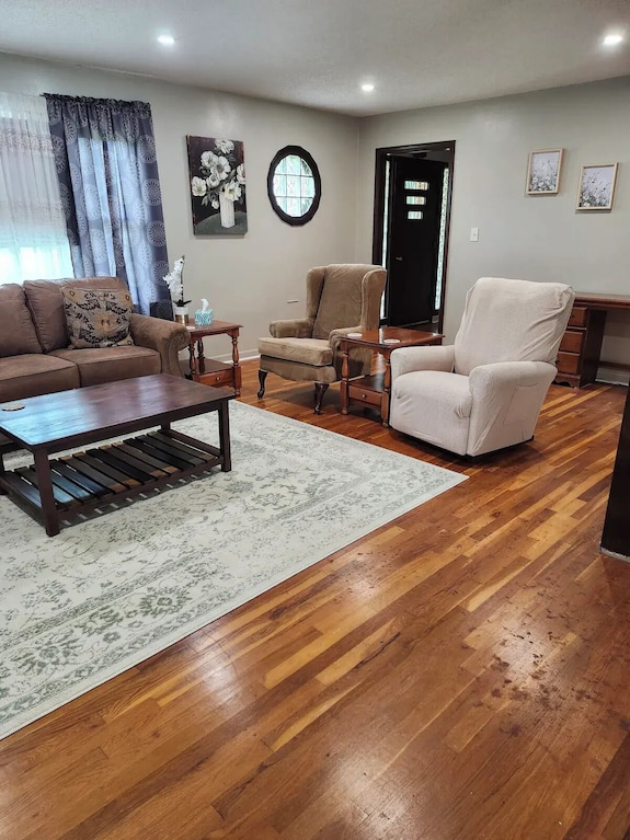 Unwind On Vine\n\n - Macon, MO