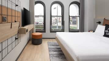 Quarto, 1 cama Queen, para não fumantes | Individualmente decorados, individualmente mobiliados, escrivaninha