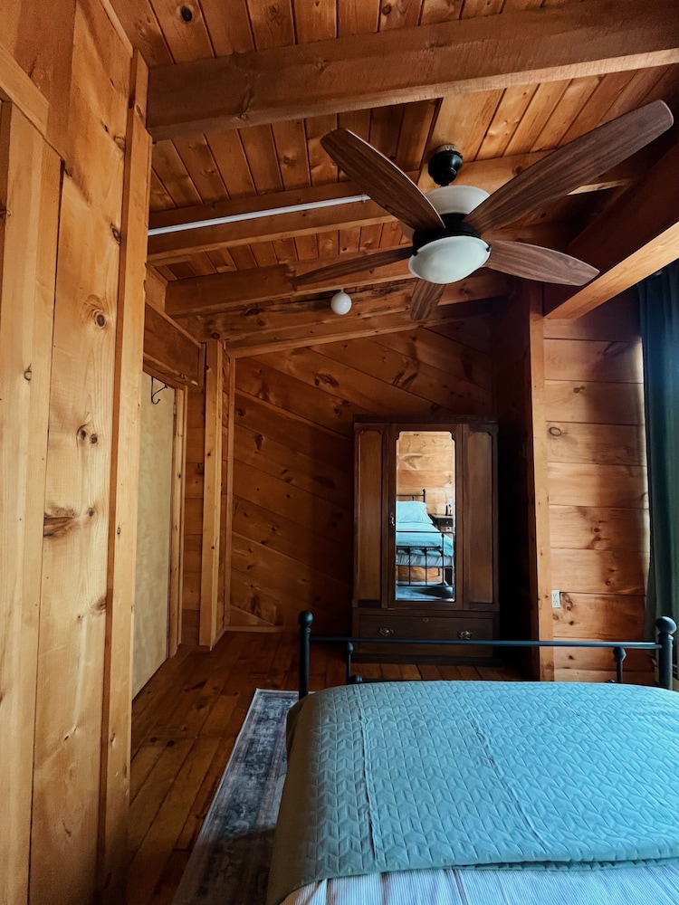 magical cabin in the woods - Hillsdale | Stayz