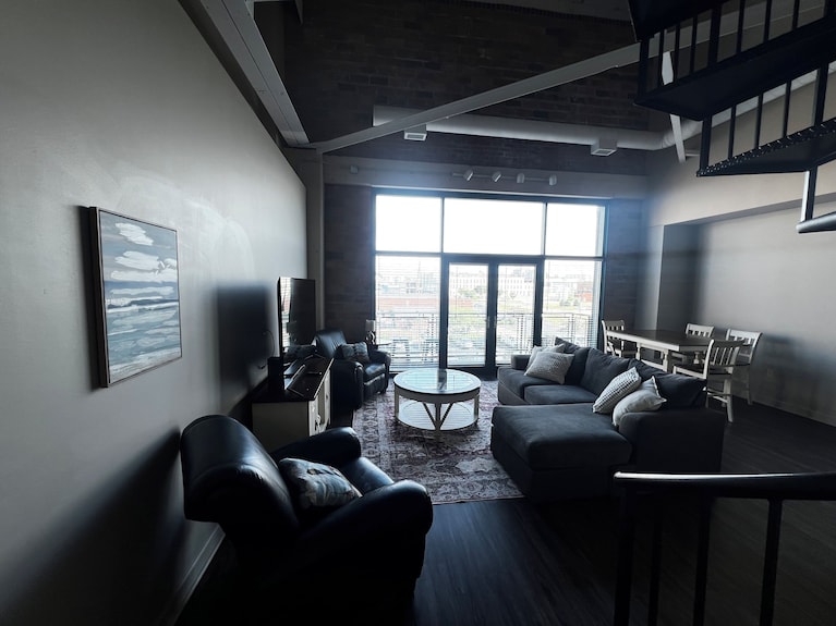 Sleeps 8 In Downtown Sandusky Minutes From Cedar Point &Sports Force - Sandusky, OH