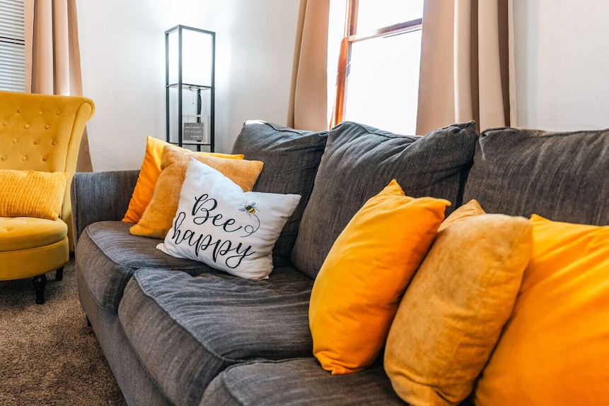 Cozy Hive Retreat | Central | Fenced | 2 Bed - Palisades State Park, Garretson