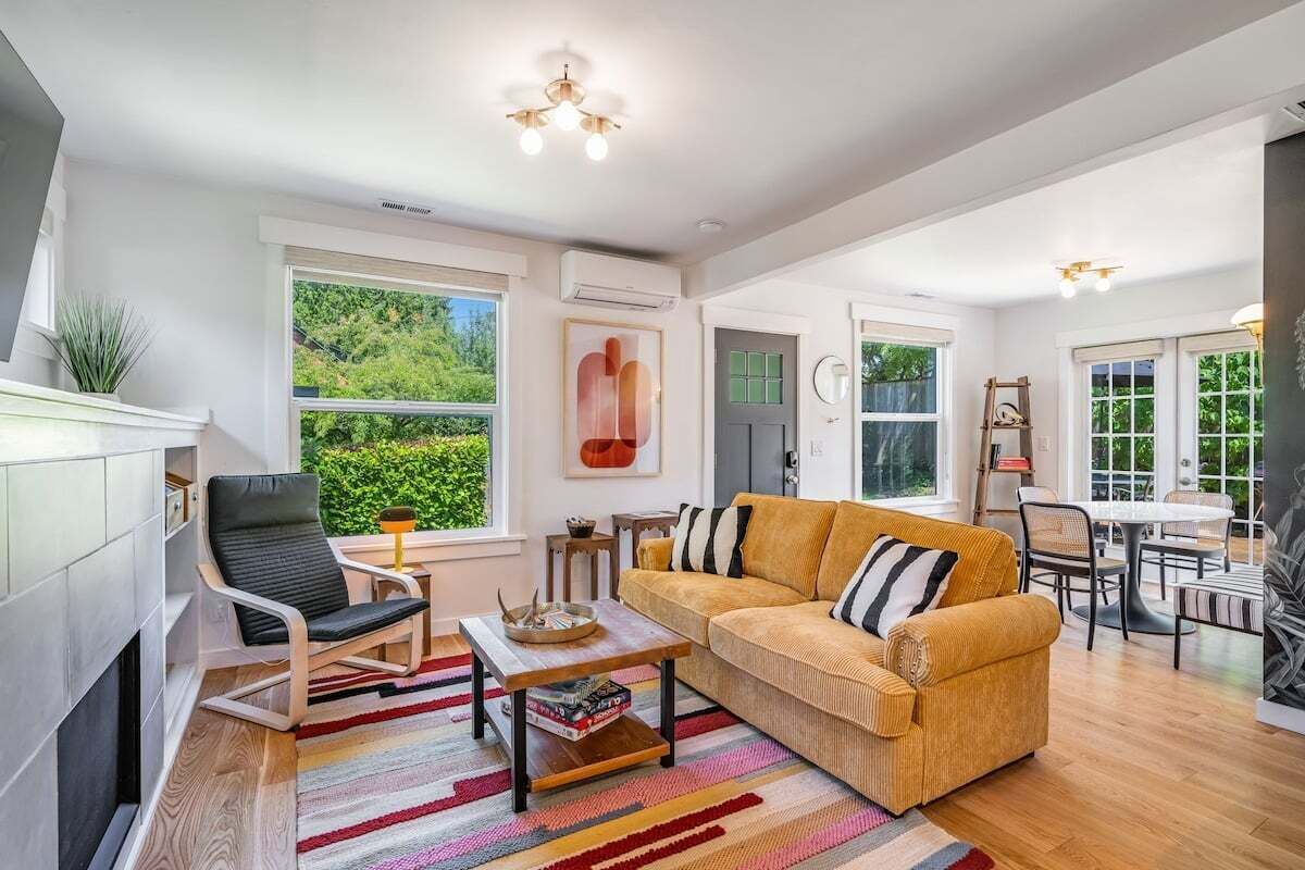 Perch - Ballard Delight: Great Ballard Location! 2 Spacious Houses W/parking - Shoreline, WA