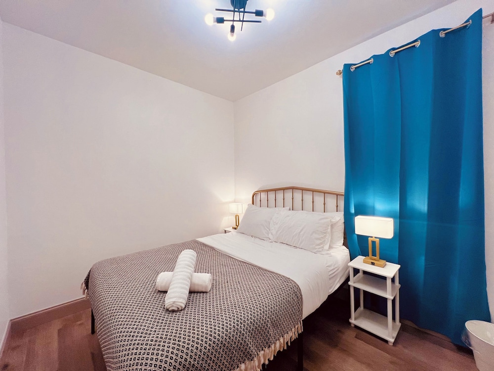 Casino Close Comfort Walk To The Falls 6-bedroom Sleeps 12 With Ac And Wifi Usa - Niagara Falls
