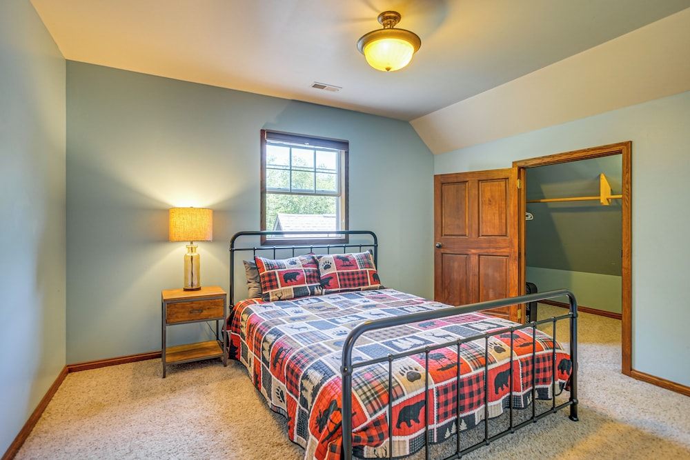 Quiet Family Cabin In Hamden: Hot Tub + Game Room! - Lake Alma State Park, Wellston