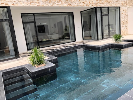 Piscina externa. The Palace Hotel Salalah