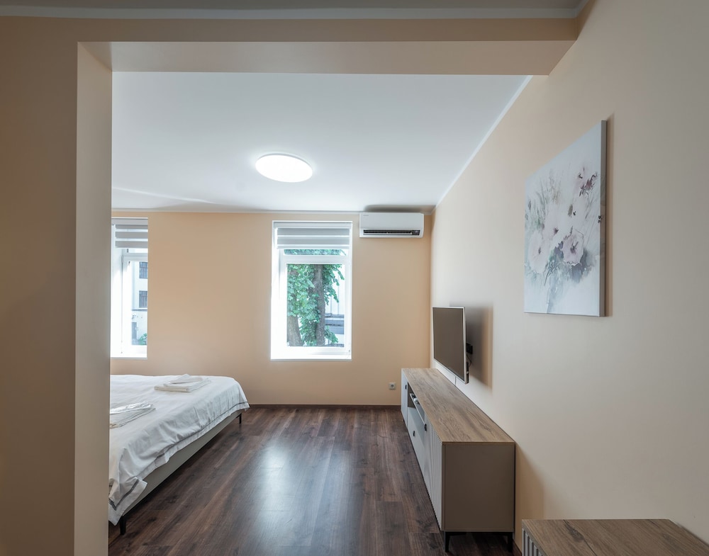 Quiet, peaceful place in the city center with free parking in the yard ...