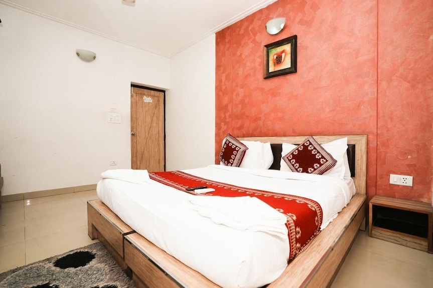 Luxury Bedroom Hotel With Double Bed And Single Wonderful In Delhi Airport - New Delhi