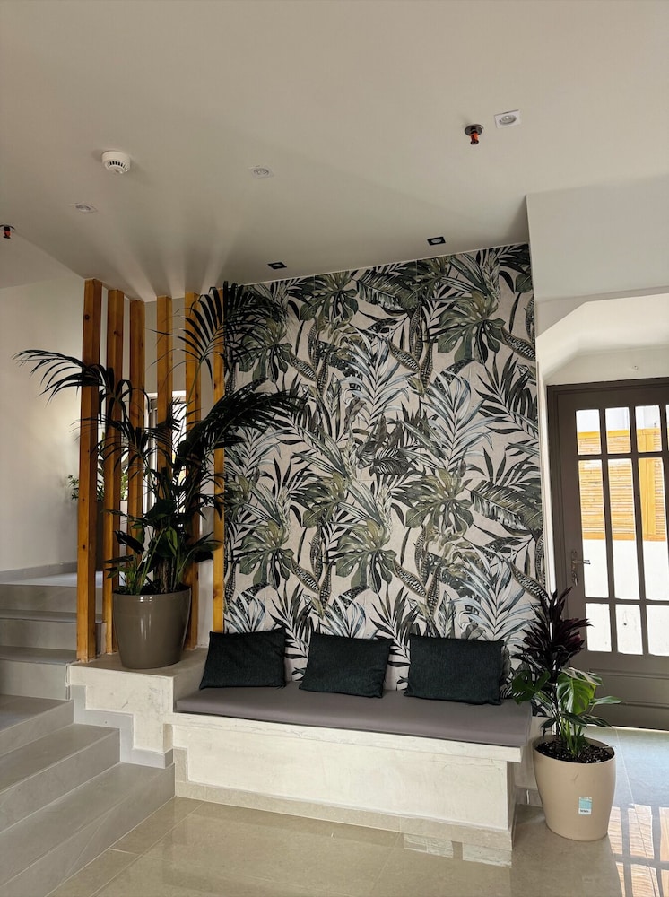 Lunar Hotel - Koutouloufari