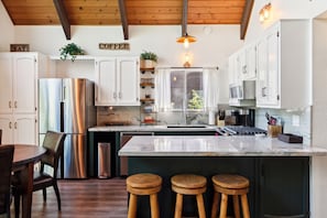 Casa, 3 quartos | Cozinha privada | Geladeira, fogão, cafeteira/chaleira, torradeira