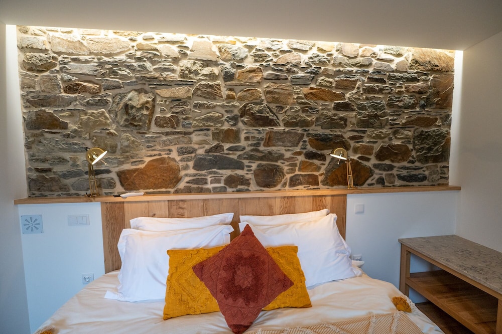 Spacious Self Catering 1-bedroom Apartment In Charming Serta. - Castelo