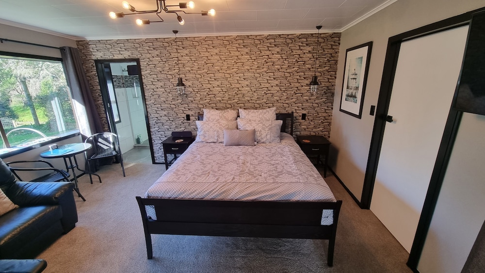 Relax At Stagga Arcadia, Tranquil 1 Bedroom Suite On Rural Farmlet With Spa - Stratford, New Zealand