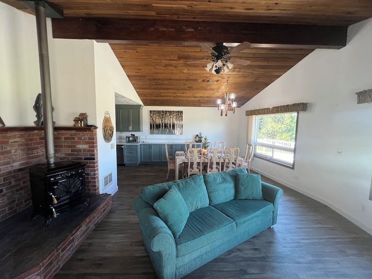 Quaint, Rustic Charm Lake House With Wifi In Cascade. - Cascade, ID