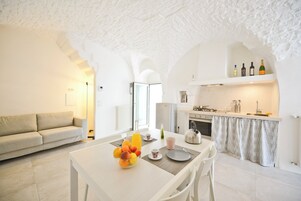 Apartamento, sacada | Cozinha privada | Chaleira elétrica