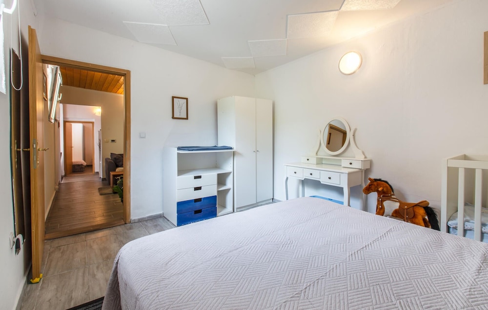 Awesome Home In Dutovlje With Wifi - Trieste