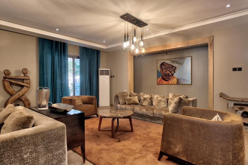 Luxurious 10 Bedroom Villa - Acra