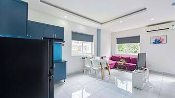 Quarto duplo conforto, várias camas, vista para a cidade | Cofres nos quartos, cortinas blackout, quartos à prova de som