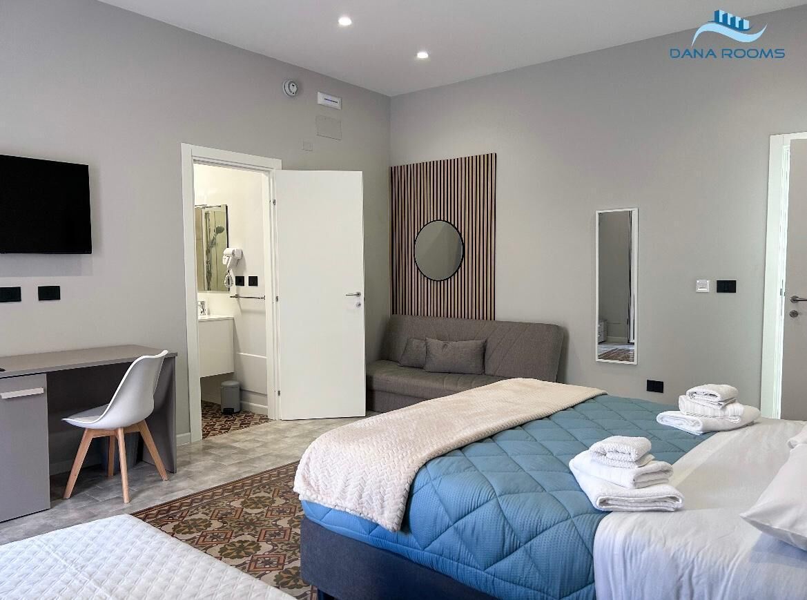 Quarto quádruplo luxo | Camas com colchões de espuma com sistema de memória, frigobar