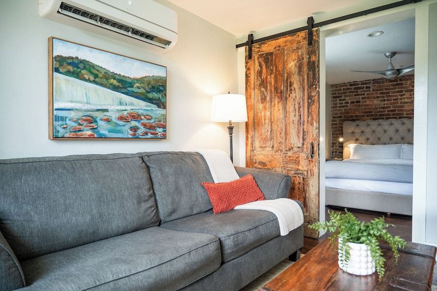 River View Downtown Private Historic Apt! - Lynchburg, VA