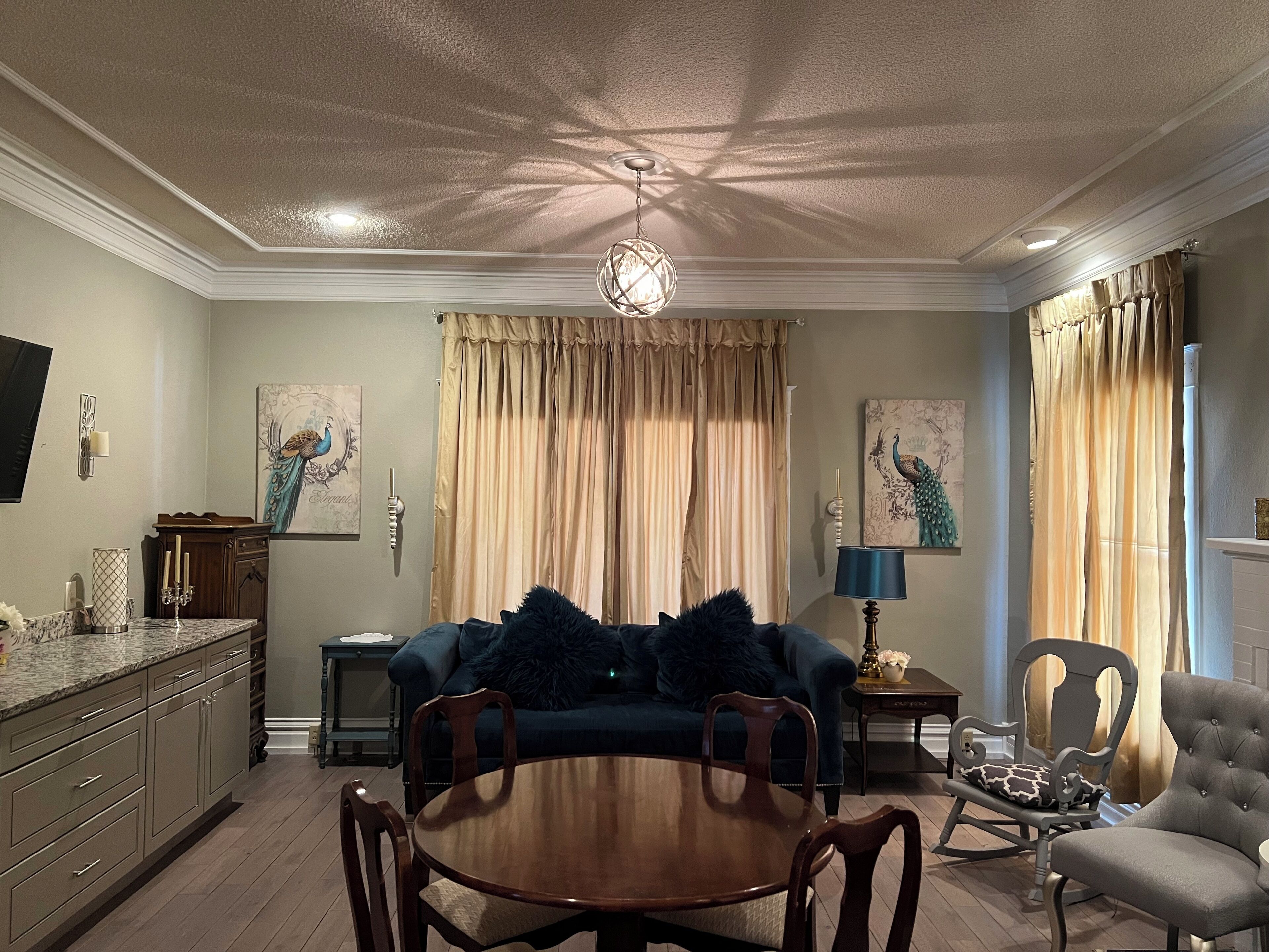 The Palace With Private Hot Tub, Sauna & Fitness Room. - Roswell, NM