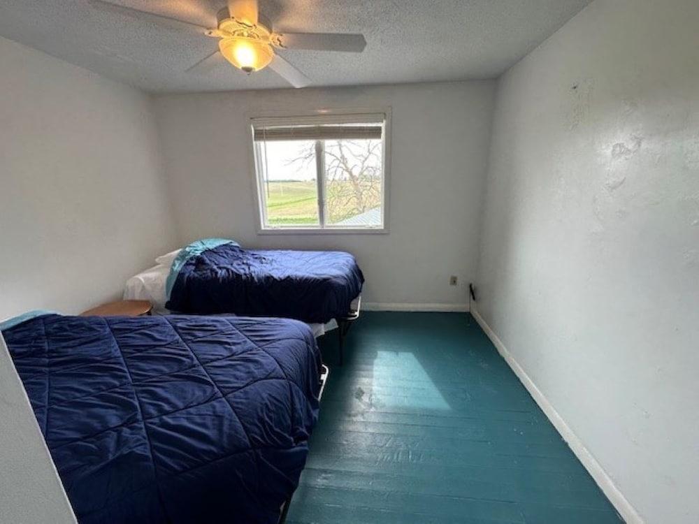 Charming Farmhouse With 4 Bedrooms And Wifi, Ac Near Spring Valley - Minnesota