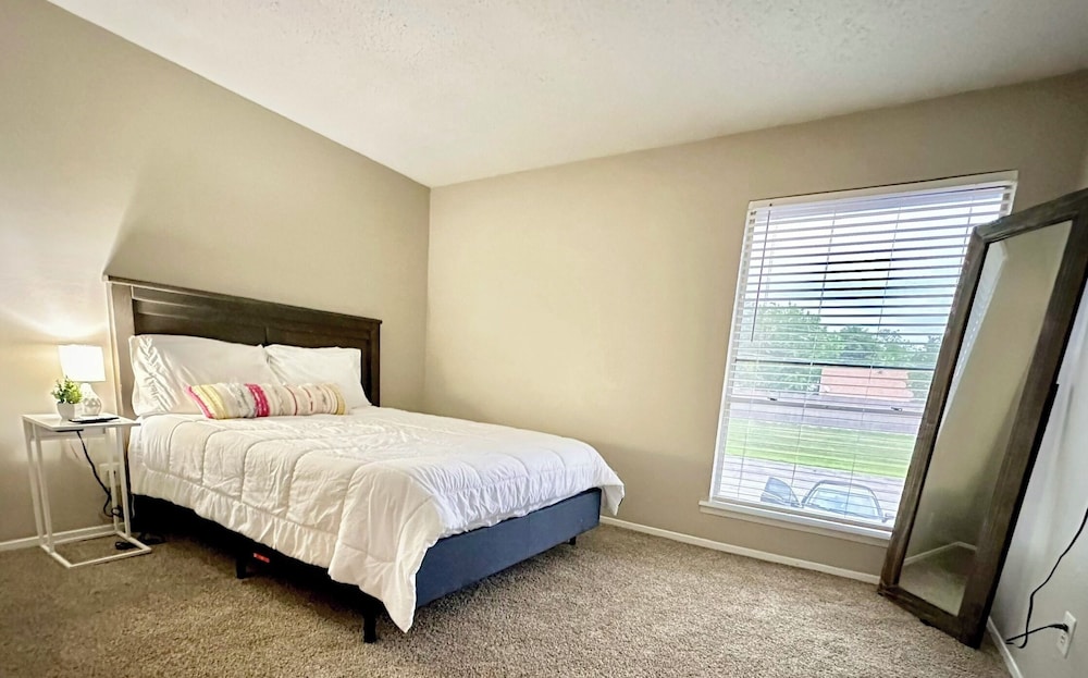 Worker Friendly, Cozy, Great Location, Quiet, Full Kitchen, Wifi, - Fairview Park, Sherman