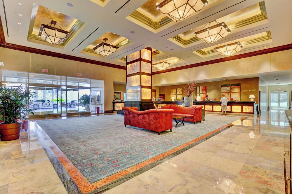 STRIP VIEW 900 Sqft 1BR Suite ★ No Resort Fee ★ Free Pool + Gym ...