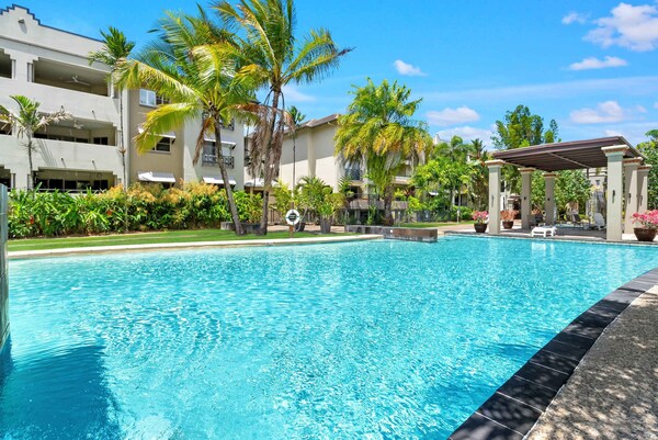 Lux Resort - 9 Pools Gym Free Parking - Cairns