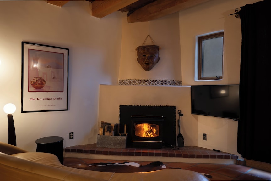 Cozy Adobe Studio With Private Balcony, Mountain Views, And Classic Southwest Charmjust Minutes From Taos, Arroyo Seco, And Taos Ski Valley. Perfect For A Peaceful Canyon Escape With Modern Comforts. - University of New Mexico, San Cristobal