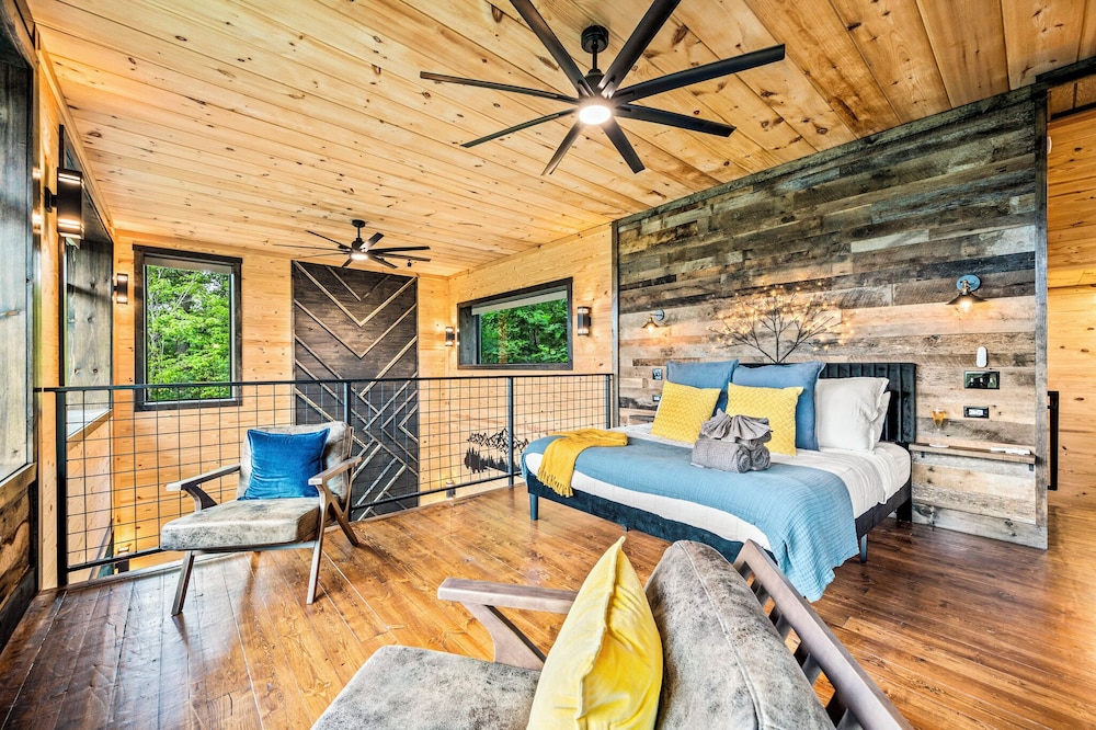Only rooftop luxury pool chalet in the Smokies. Pool table, sauna ...