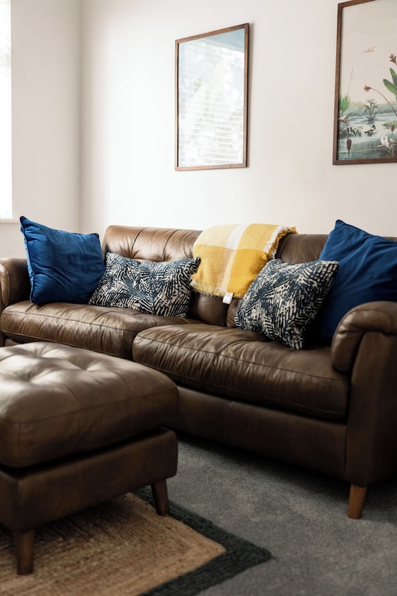 Spacious Waterfront 4 Bedroom Villa - コーブ