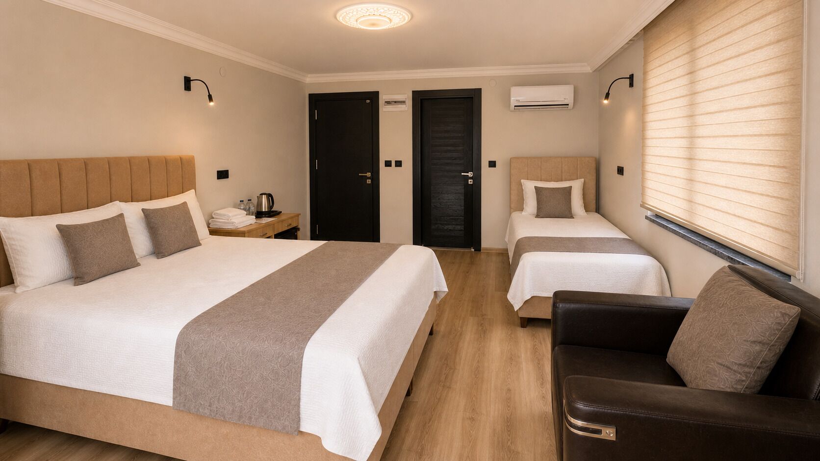 Quarto triplo, vista para o mar | Quartos à prova de som, Wi-Fi de cortesia