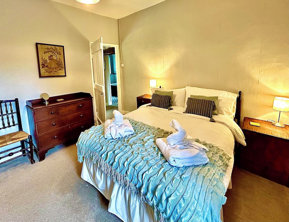 Traditional Country Cottage - Nailsworth