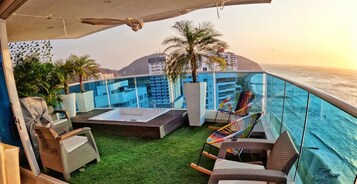Penthouse Deluxe, 3 quartos, banheira de hidromassagem grande, vista para o mar | Wi-fi grátis