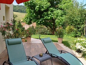 Apartamento família, 2 quartos, acesso à piscina, vista para o jardim | Terraço/pátio