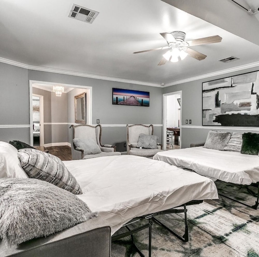 Amazing Amelia King Size Beds And Pool - Oklahoma City, OK