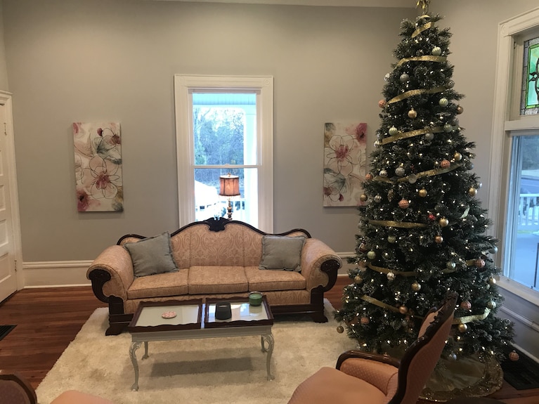 Delightful Victorian Home With 6 Bedrooms In Downtown Fort Mill - Fort Mill, SC