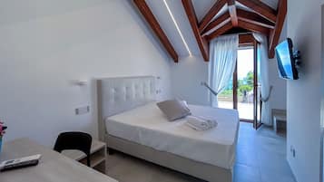 Quarto Duplo Deluxe, terraço, vista para o mar | Roupa hipoalergénica, com decoração personalizada