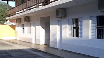 Estúdio básico | Detalhe da fachada