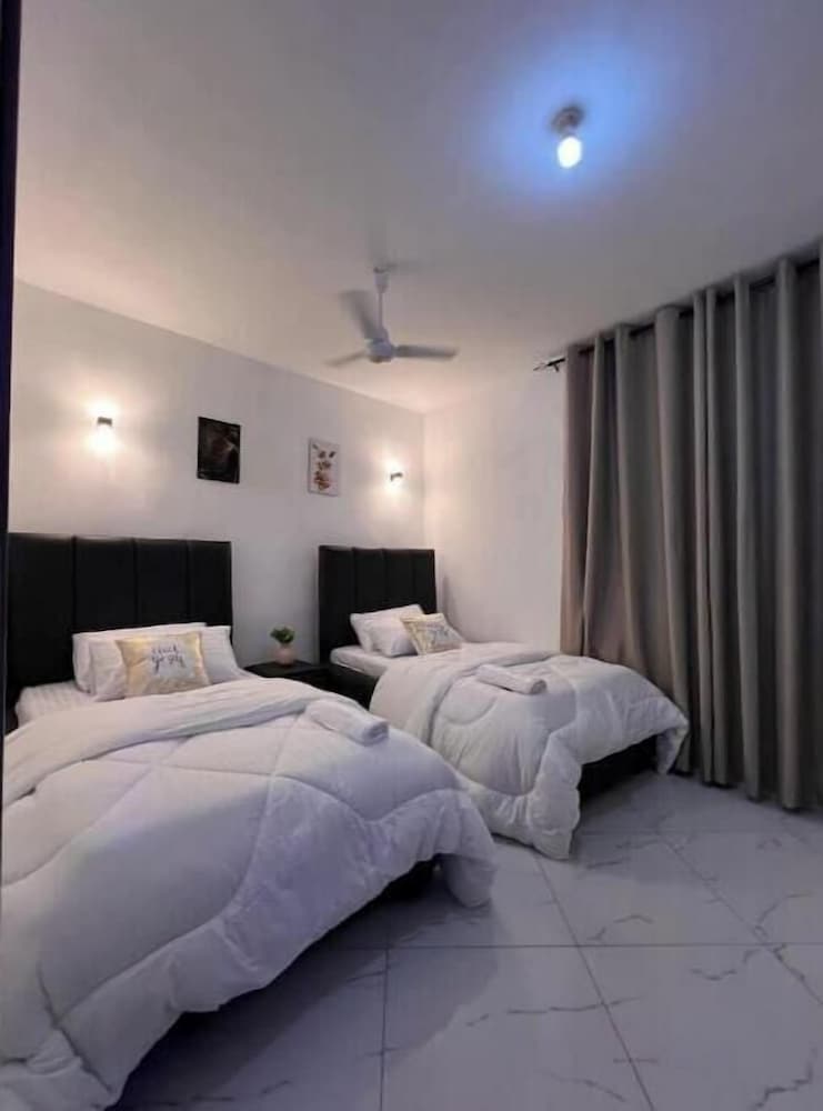 Cityview Penthouse 10, Roof pool - Mombasa | Vrbo